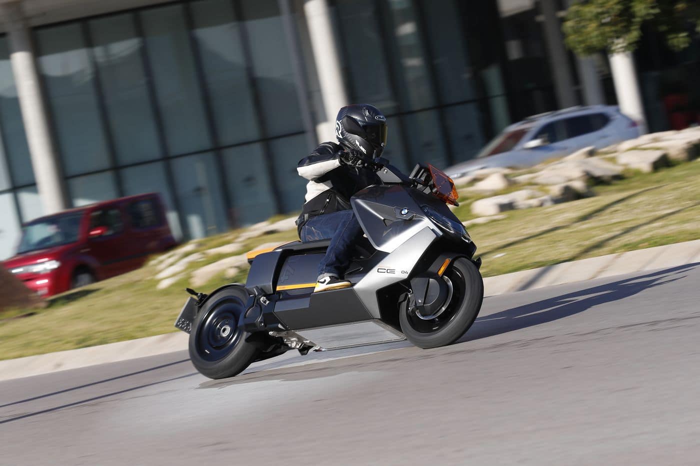 BMW CE 04 : prix, autonomie, performances, recharge, vitesse