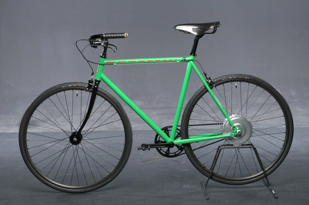 La nouvelle Renault R5 électrique existe aussi en version deux roues ...