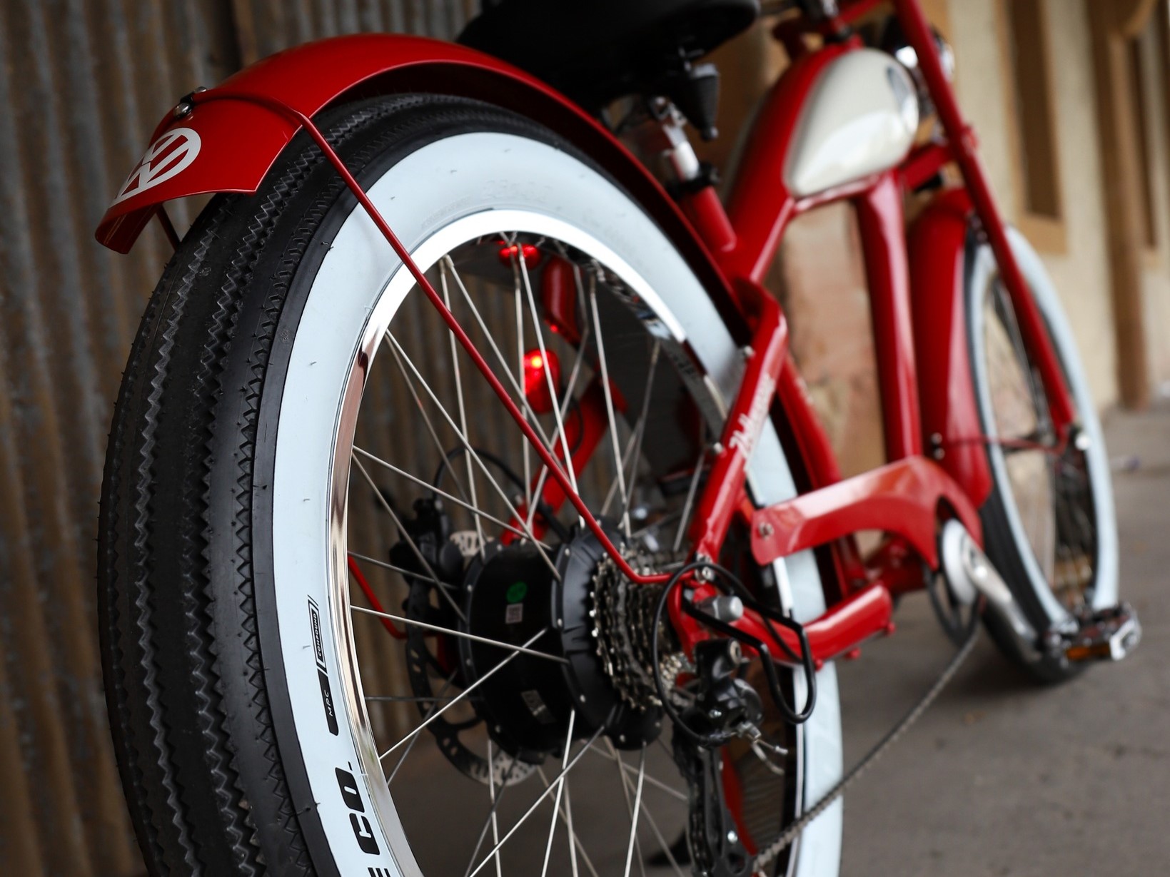 Ce vélo électrique vintage rend hommage à l'icônique Volkswagen Combi
