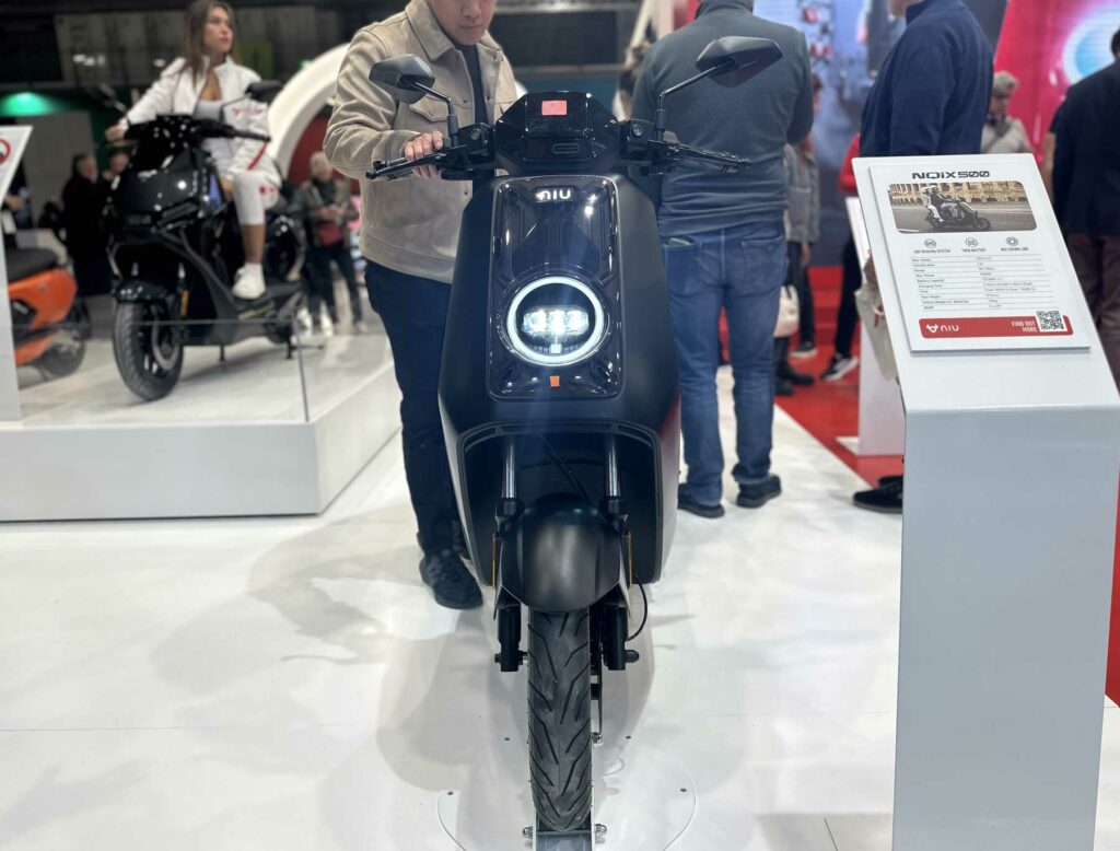 Niu NQiX : pour 2025, la gamme de scooters électriques Niu fait peau ...