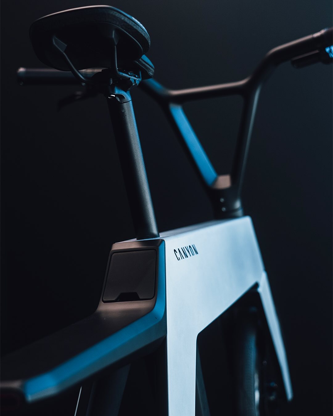 Vélo électrique compact Canyon : un concept-bike 20" futuriste