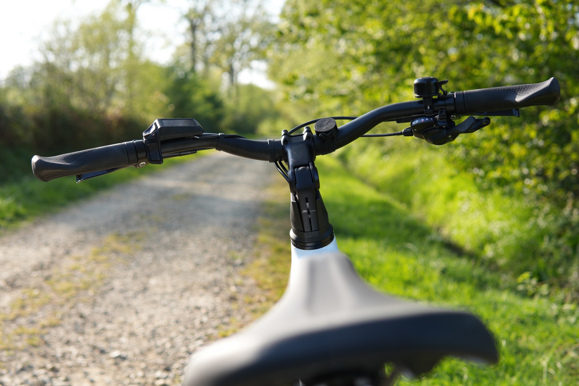 Test Cube Kathmandu Hybrid One – un vélo électrique de trekking complet ...