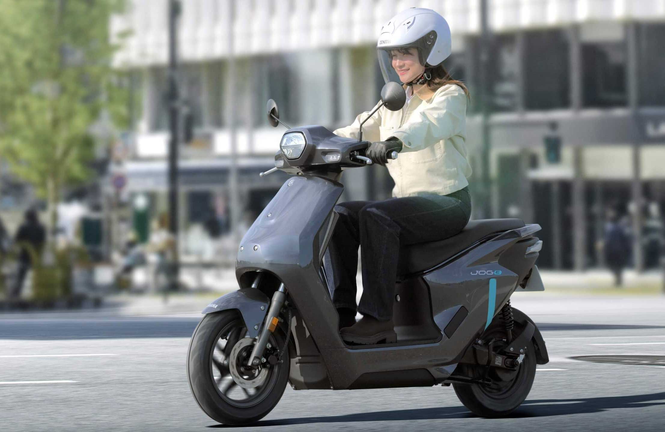 Vendu moins de 1 000 euros, ce scooter électrique Yamaha adopte une ...